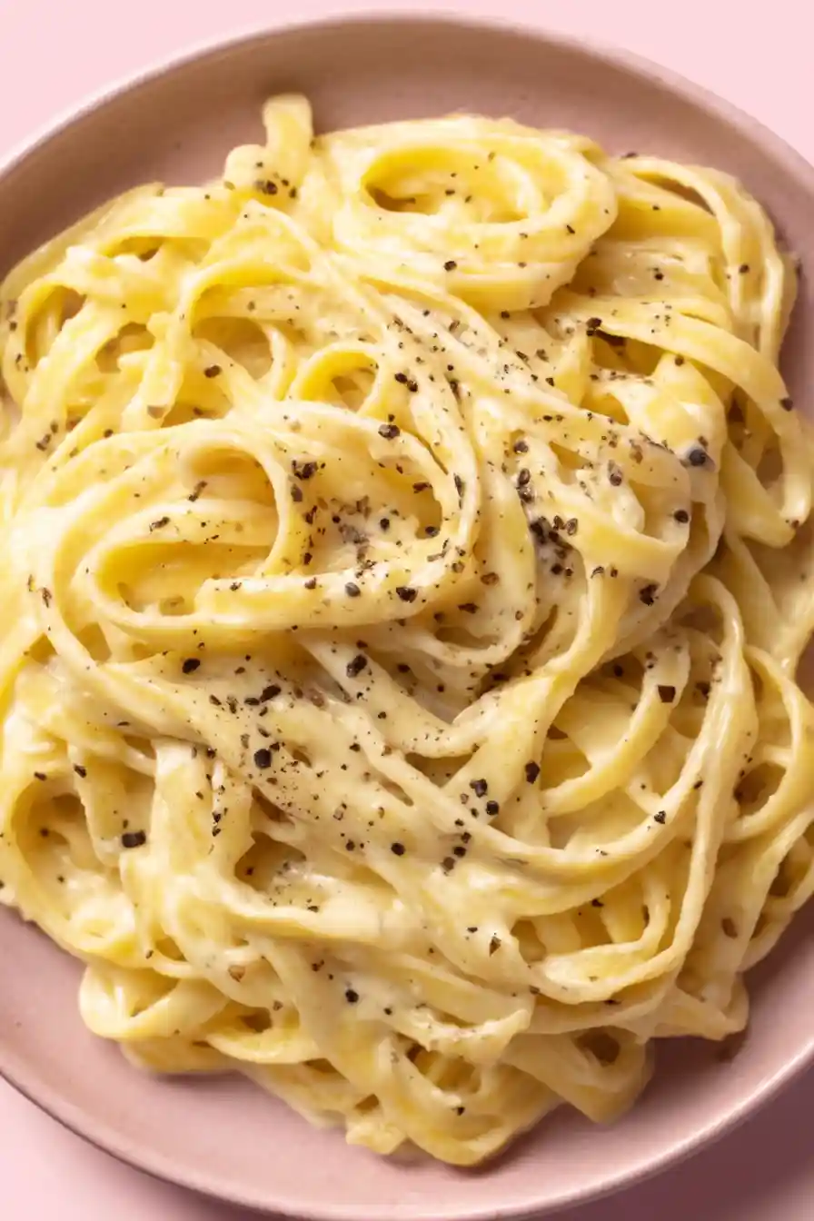Fettuccine Alfredo - Creamy Comfort in 25 Minutes